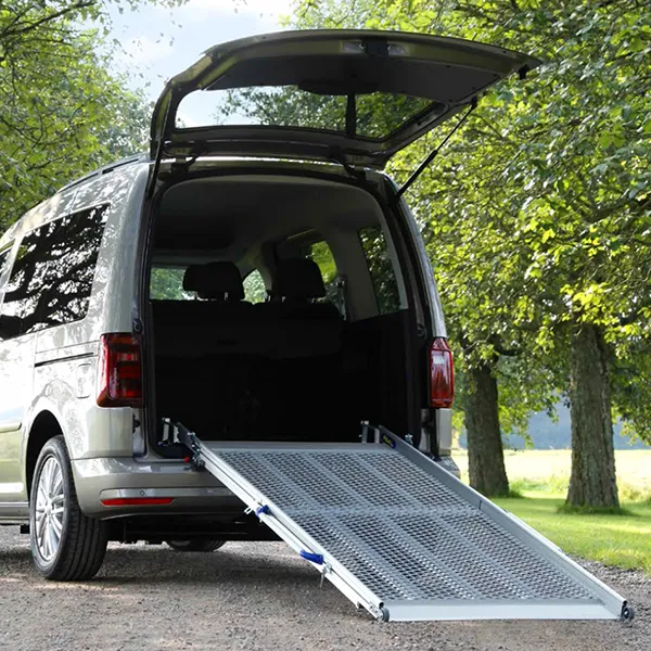 IQLC - רמפה לרכב מתקפלת: שלושה חלקים מאלומיניום